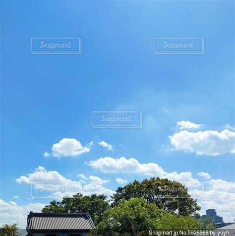 青い空と白い雲の写真・画像素材 5928968 Snapmart（スナップマート）
