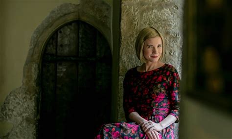 Six Wives With Lucy Worsley Episode 2 The Tudor Society