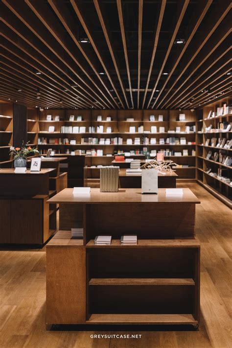 Uhjjuhdah Promenade • 어쩌다산책 — Greysuitcase