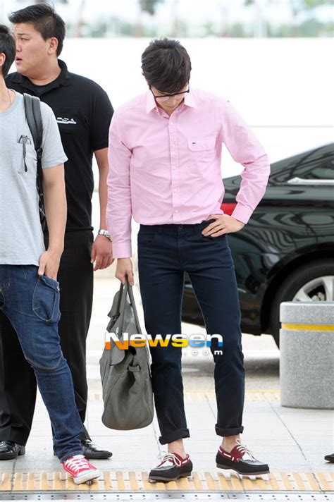 포토엔 동방신기 유노윤호 패션점검중 손에 잡히는 뉴스 눈에 보이는 뉴스 뉴스엔