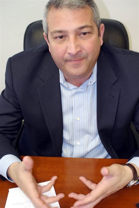 Evan Lewis Sigamos El Ejemplo De Manuel Un Cubano Inmigrante De Oro