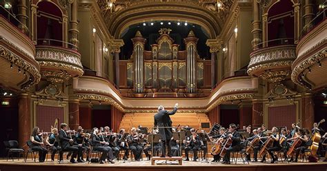 윤은기의 컬래버노믹스 클래식 음악에 컬래버의 답이 있다