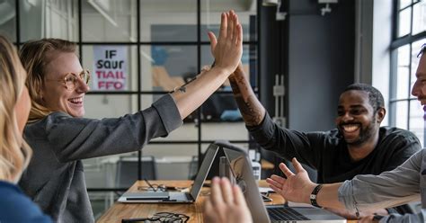 15 Engaging Peer Recognition Ideas To Enhance Workplace Culture