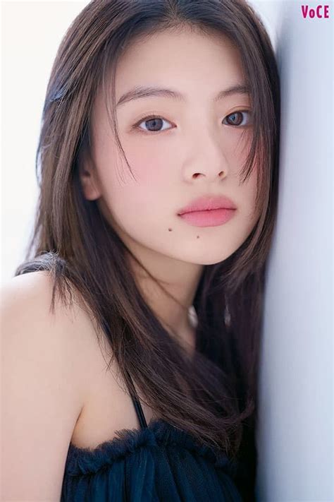 【出口夏希】目の前の作品に全力投球するのみ【cover Beauty】｜美容メディアvoce（ヴォーチェ）【2025】 フォトメイク 美容フォト 美人 顔