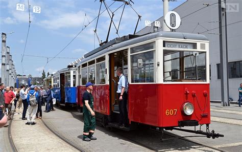 Przejechały na lawetach po Krakowie jeździć będą o własnych siłach Zabytkowe tramwaje z