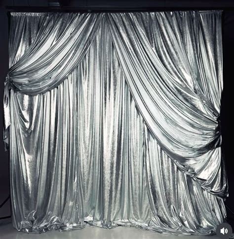 Фотозона серебро in 2025 | New years eve decorations, Fabric decor ...