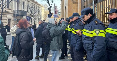პარლამენტთან აქციაზე დღეს ადმინისტრაციული წესით 2 პირი დააკავეს ტაბულა