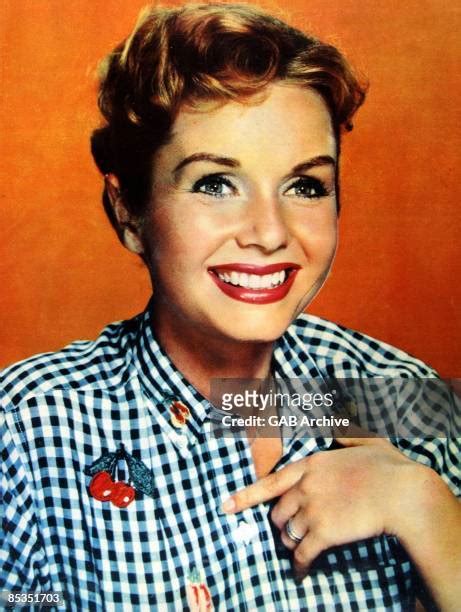 5904 Debbie Reynolds Photos And High Res Pictures Getty Images