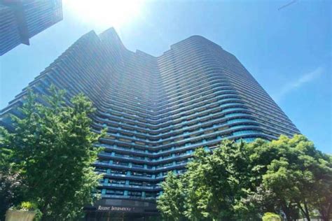 This Colossal Apartment Building Is Home To Around 20000 People