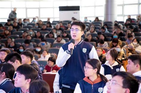 校园新闻 追光而遇 沐光而行 郑州市2024届毕业年级第一次质量预测语文学科分析会在郑州11中举行 郑州市第十一中学