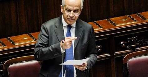 Ong Piantedosi Perché facciamo sbarcare la Geo Barents sinistra