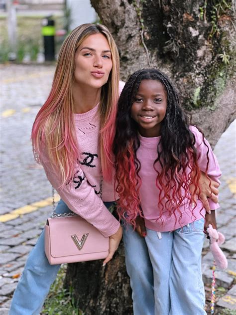 Giovanna Ewbank E Titi Aderem A Novo Visual O Cabelo Cor De Rosa Pink