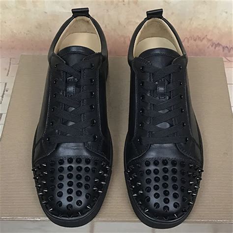 Женская обувь на плоской подошве с шипами; цвет белый, черный; Zapatos ...