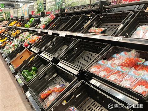 英国要没鸡肉吃了？家禽委员会发出鸡肉短缺警告 受西班牙等进口国天气影响，西红柿、黄瓜、彩椒等果蔬限购才没多久，现在家禽委员会也发出警告： 英国