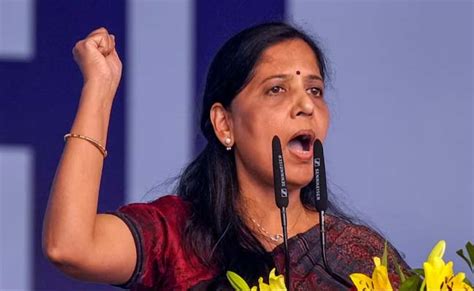 కేజ్రీవాల్‌ సతీమణిపై ‘ఆప్‌ మంత్రి ఆసక్తికర వ్యాఖ్యలు Aap Minister