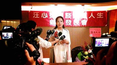 新北市堤防彩繪比賽 一個以香港為基地的塗鴉作家及wall Lords的組織者，xeme自2001年開始塗鴉，是香港新一代的“up