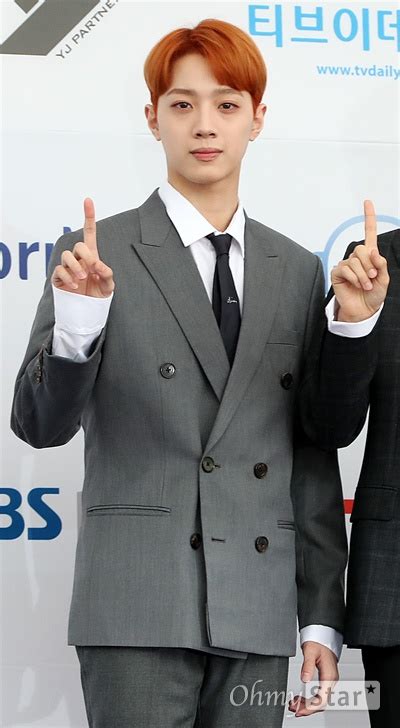 오마이포토 워너원 라이관린 진중한 남자 오마이스타