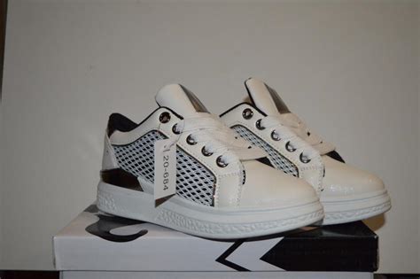 Кросівки — ціна 420 грн у каталозі Кросівки Купити жіночі речі за доступною ціною на Шафі