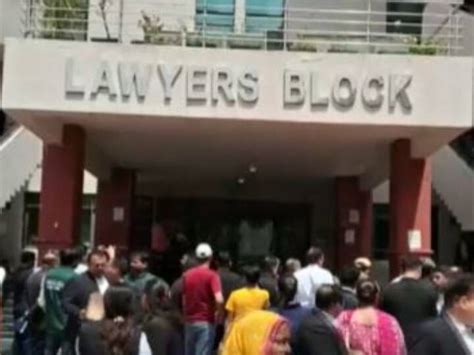 New Delhi Crime Saket Court Firing Suspended Lawyer Shoots Woman Openly