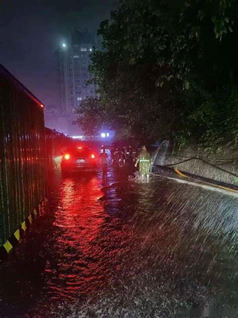Cron 表达式每天凌晨1点 凌晨一点，cron表达式中的标记：城市沉睡，程序繁忙，数据安全与流畅运行网站
