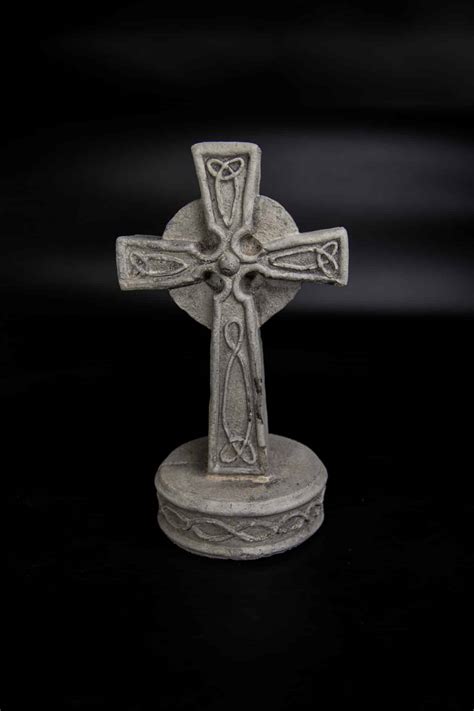 Small Celtic Cross Tricircle