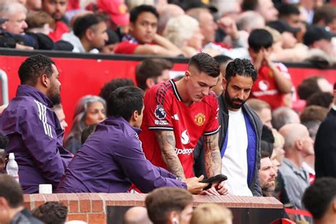 ‘getting Better And Faster Man Utd Striker Benjamin Sesko Sends