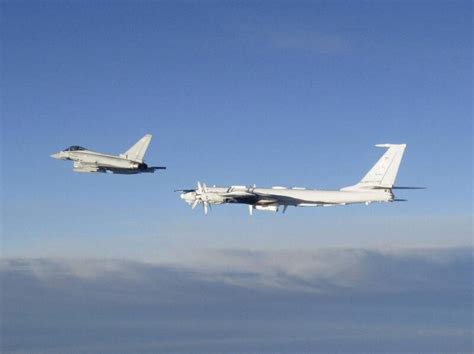 2架俄軍轟炸機接近領空 英荷丹3國先後派戰機攔截 自由軍武頻道