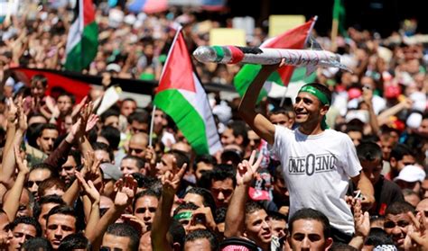 آلاف الفلسطينيين يشاركون في مسيرتين بغزة نصرة للأقصى