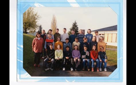 Photo De Classe Cm2 De 1997 Ecole Paul Bert Saint Calais Copains D