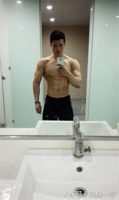 健身三年，練出胸肌腹肌人魚線，滿身肌肉勇奪健體比賽冠軍 每日頭條