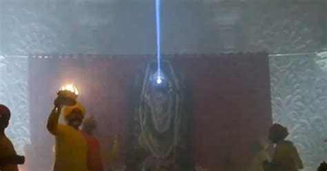 Ram Lalla Surya Tilak সোশ্যাল মিডিয়ায় আলোড়ন ফেলেছে অযোধ্যা মন্দিরে