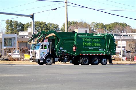 Waste Management Truck 214486 Peterbilt 520 Heil Halfpack Front