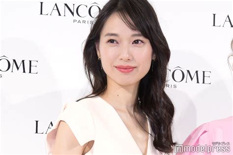 画像338 戸田恵梨香、大胆スリットから美脚披露 Sexyドレス姿に反響「完璧スタイル」「圧倒的美」 モデルプレス