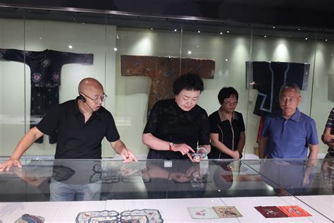 河北传媒学院李锦云校长一行参观服饰博物馆 服装博物馆