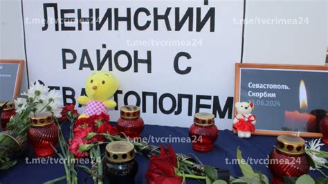 В Ленино у здания администрации организовали стихийный мемориал в