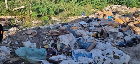Lixo vegetação e via estreita moradores reclamam de abandono no bairro SIM Acorda Cidade