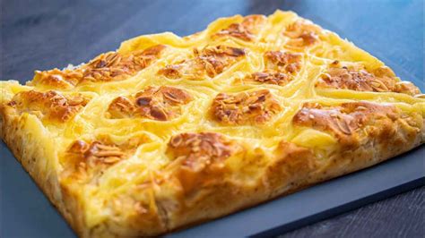 Gâteau aux pommes à la crème pâtissière délicieux et crémeux Top