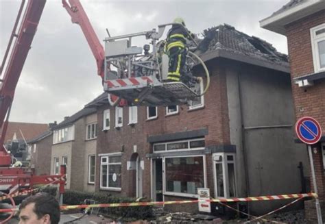 Help Jong Gezin Getroffen Door Brand Geld Inzamelen Doneeractie