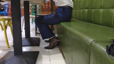 丝足视频工装街拍美女短丝合集 03 18 洗面奶视频 第一站 街拍