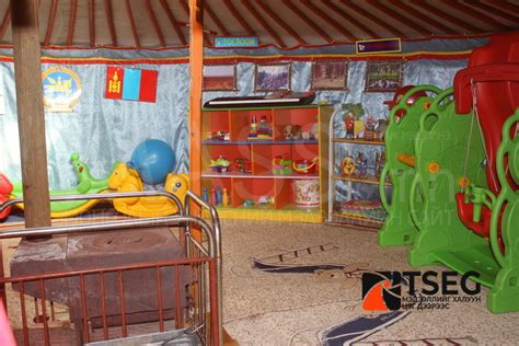 УГААРТСАН БАГШ НАР ЦЭЦЭРЛЭГИЙН ГАЛЛАГААНЫ ӨРӨӨНД БАЙЖЭЭ