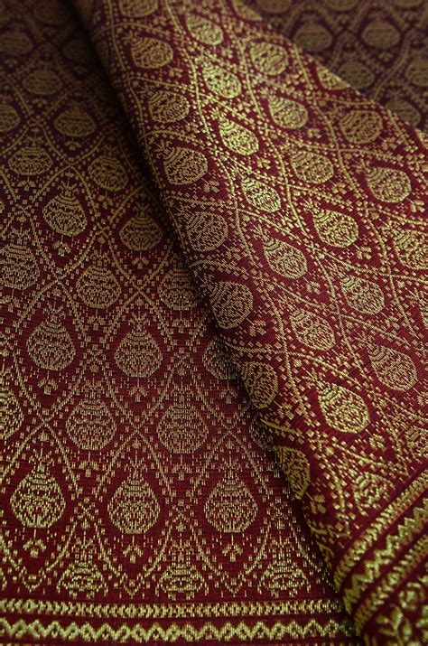 Silk In Thailand มัดหมี่ ผ้า ผ้าไหม