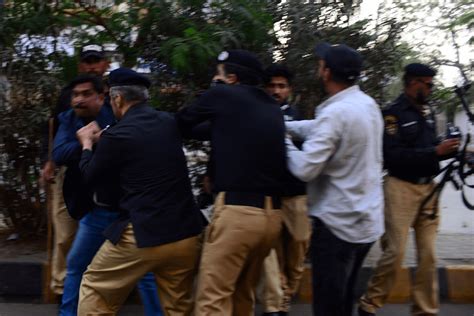 Sindh Police Gang Up On Journalist Afzal Pervaiz And Beat Him Up For
