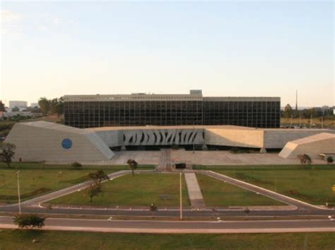 Mundo Positivo Ministro do STJ manda soltar funcionários da Vale