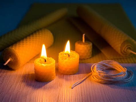 Velas de miel para qué son y por qué se prenden los días 11 y 22
