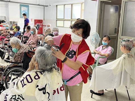 台灣民眾電子報 南市「做工行善團」義剪志工前進台南仁愛之家新都養護所為院生義剪