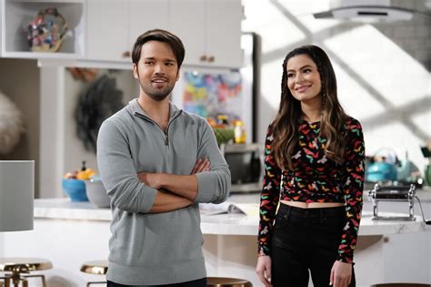 Nickalive Icarly Star Miranda Cosgrove Reveals If Carly And Freddie
