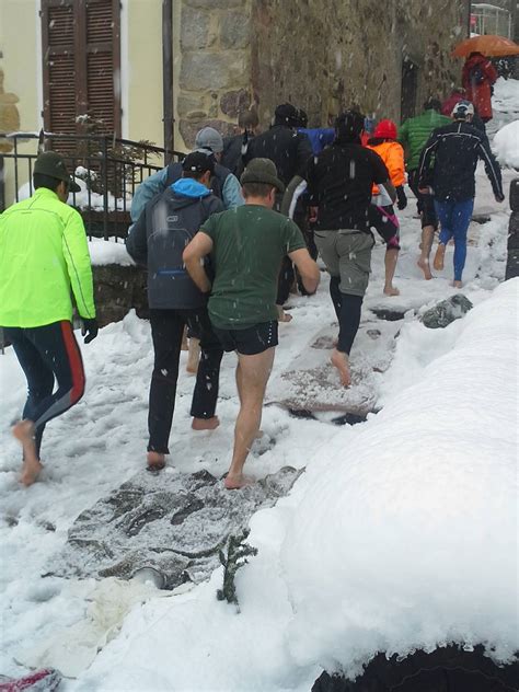 A Piedi Nudi Sulla Neve Per Non Dimenticare Corsa In Montagna