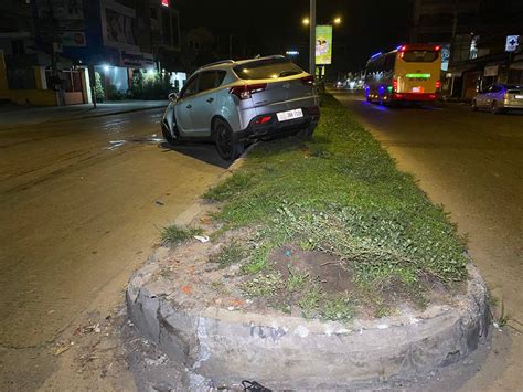 រថយន្ដម៉ាក Hawtaia បើកបុកខឿនសួនច្បារពុះចែកទ្រូងផ្លូវលេខ២១៧ បណ្ដាលឱ្យរងការខូចខាតយ៉ាងដំណំ