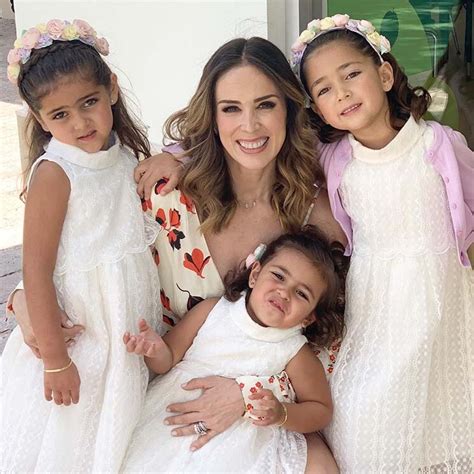 Las Hijas De Jacky Bracamontes Y Sus Momentos Más Tiernos Foto 7