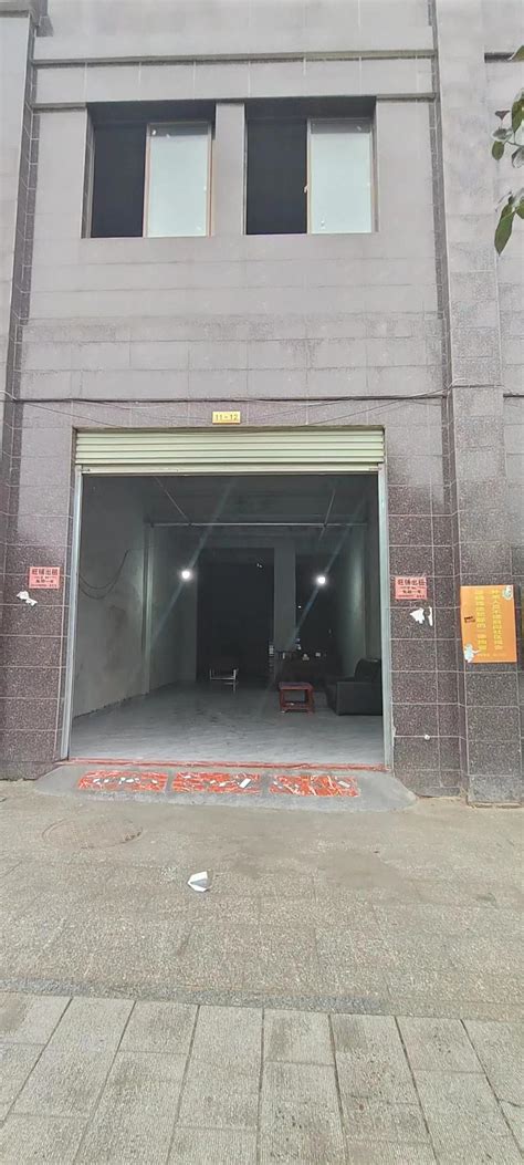 商铺出租：租金便宜，店铺门口停车方便，是理想的办公场地。
